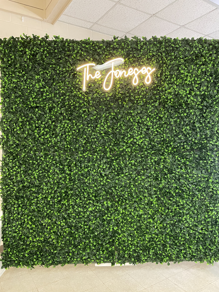 Boxwood Wall | SomethingBorrowedKS